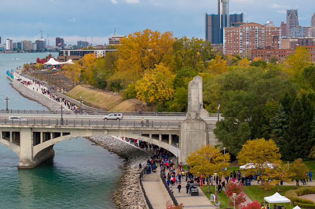 Detroit Riverwalk: A Scenic Waterfront Experience in the Heart of the ...